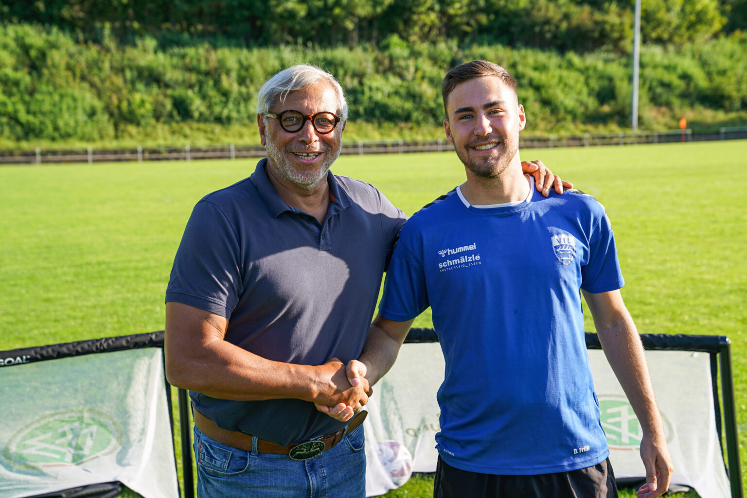 Prominenter Besuch in Pfullingen: Jimmy Hartwig gratuliert Fairplay ...